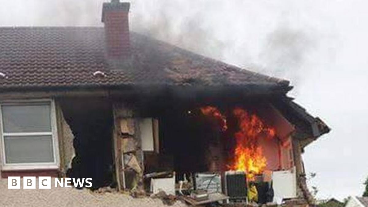 Two men injured in Bonhill flat 'blast' - BBC News