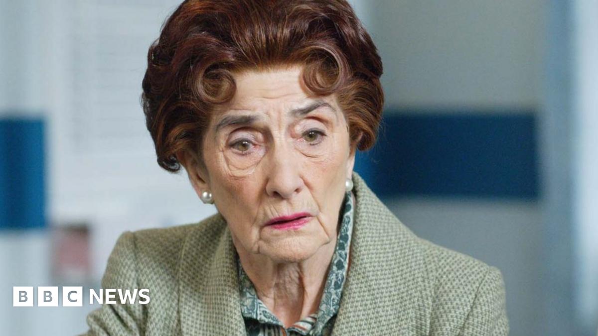 June Brown: EastEnders' Dot Cotton dies aged 95 - BBC News