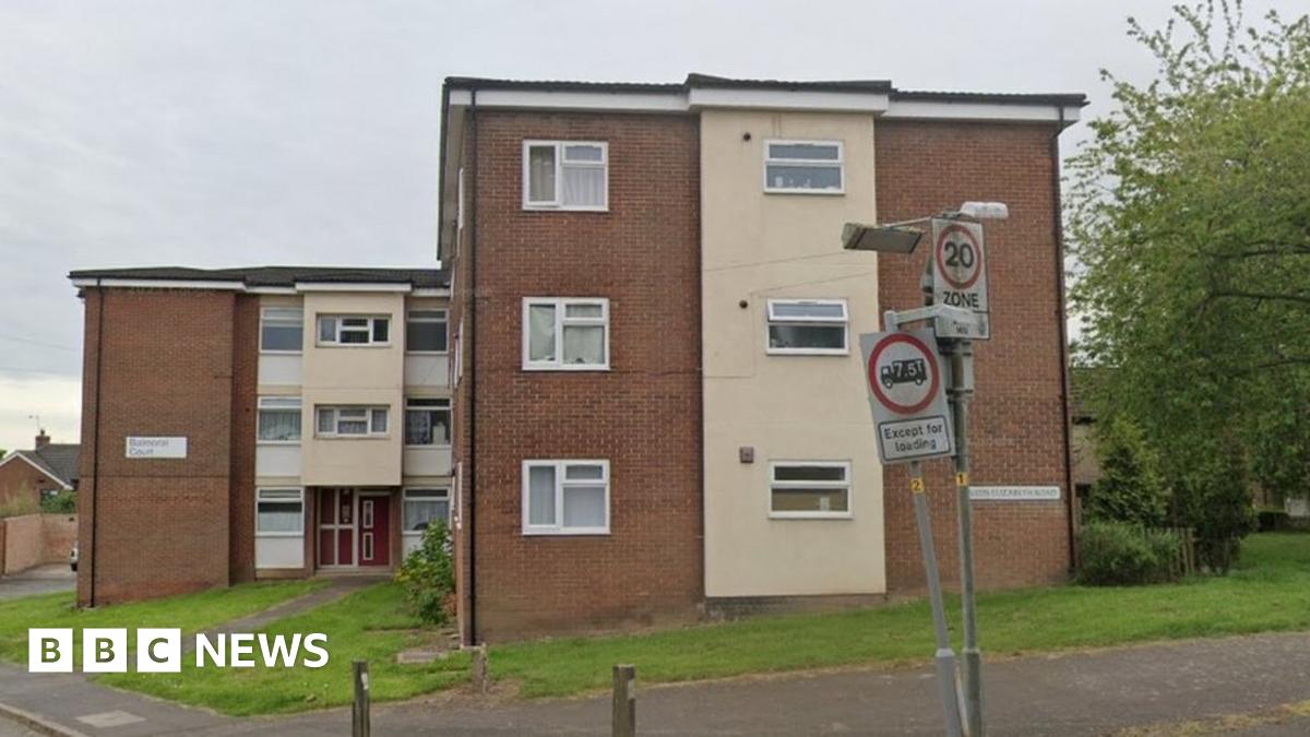 Five in custody after 13-hour Nuneaton stand-off with police - BBC News