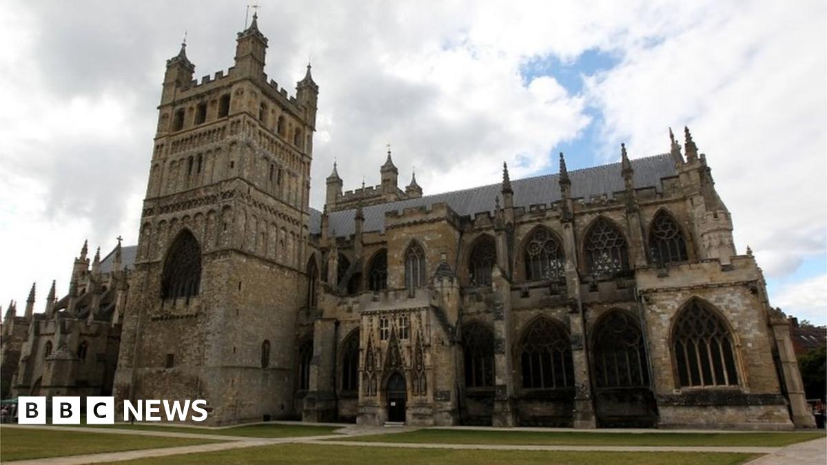 Walking tour to mark Exeter Blitz anniversary to begin - BBC News