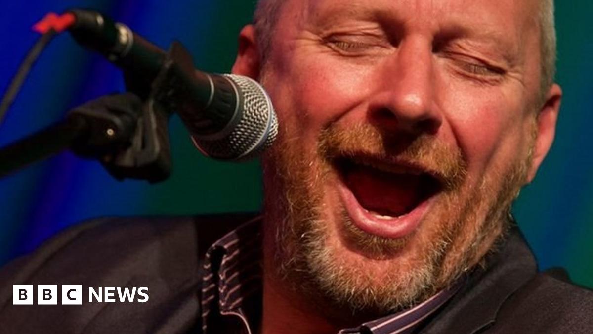 Wonderful Life singer Colin Vearncombe dies after car crash - BBC News