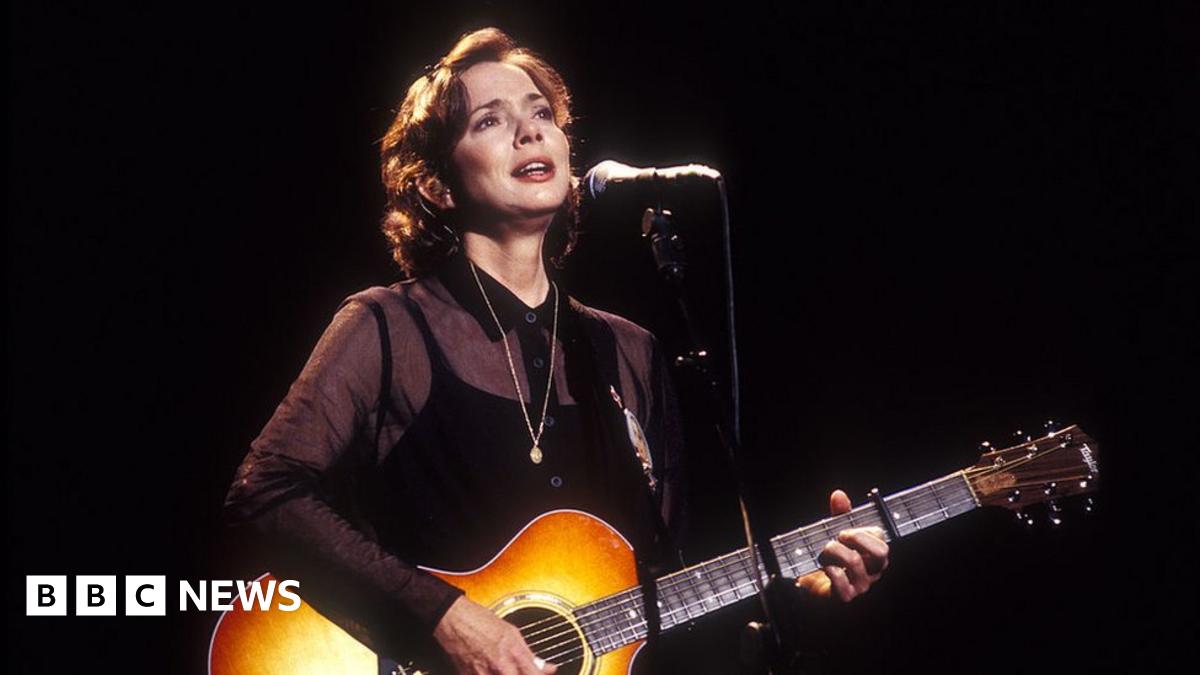 Nanci Griffith: Folk and country singer-songwriter dies aged 68 - BBC News