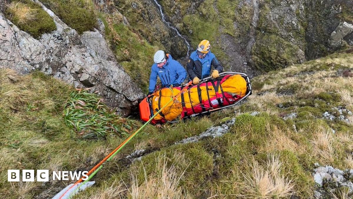 Scafell Pike: Man rescued from Piers Gill after fall - BBC News