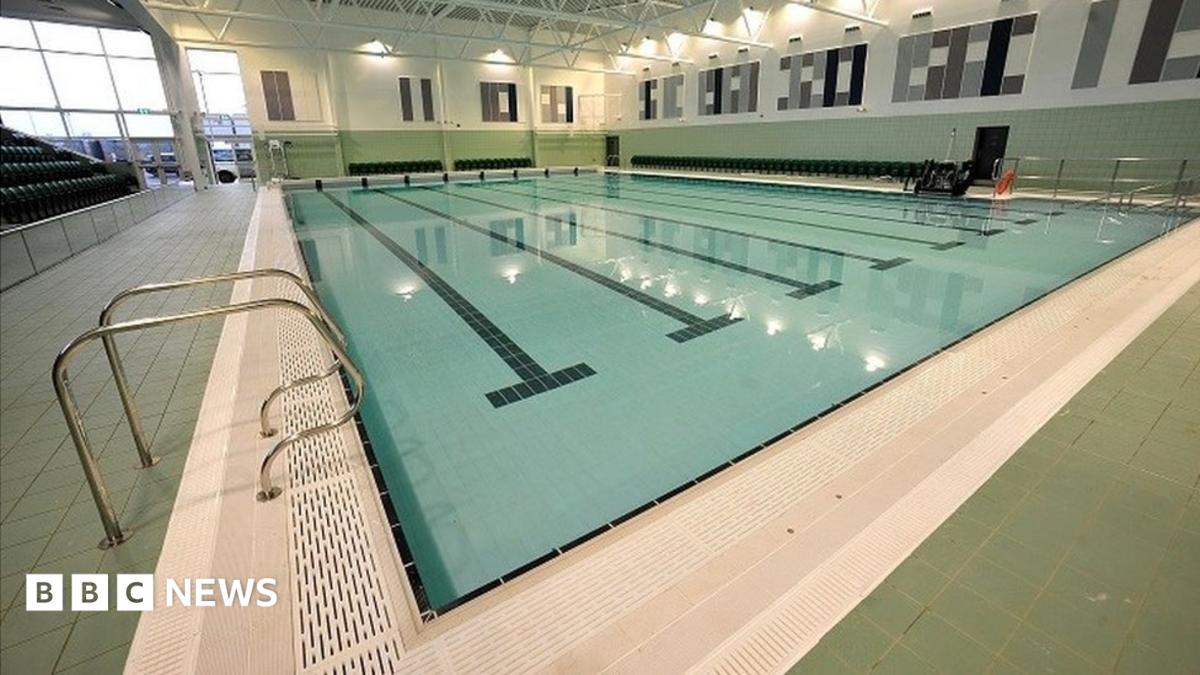 Worcester's £10m swimming pool at Perdiswell opens - BBC News