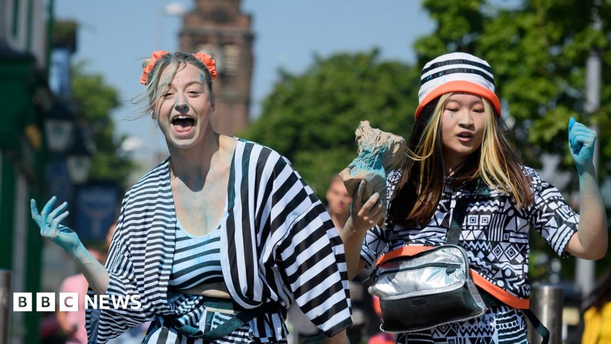 Coventry City of Culture: Parade to mark final celebrations - BBC News