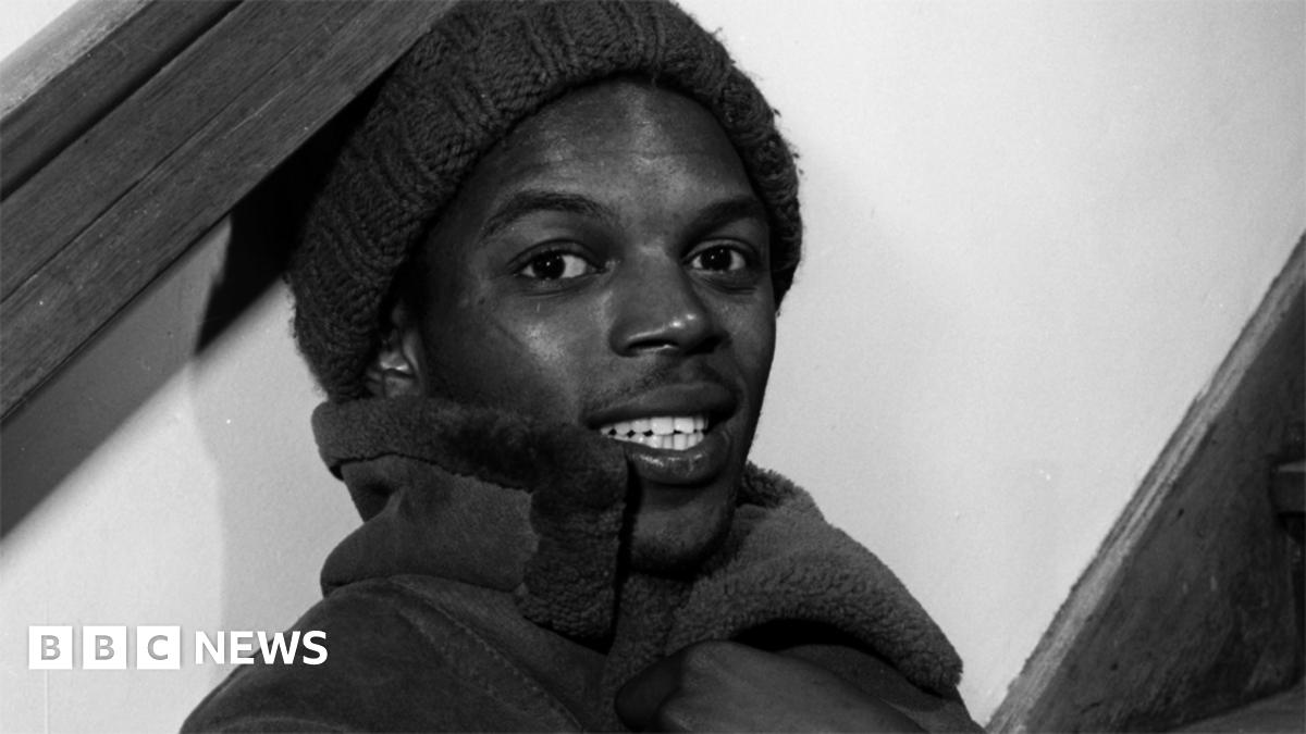 Ranking Roger: The Beat singer dies aged 56 - BBC News