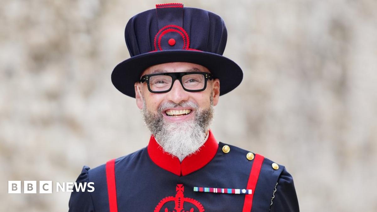 Yeovil man lands role as Beefeater at Tower of London - BBC News