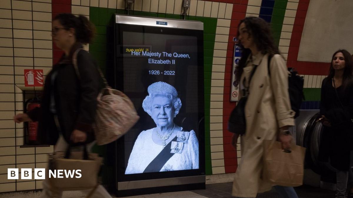 Queen Elizabeth II: Trains and coaches busy as mourners head to London ...