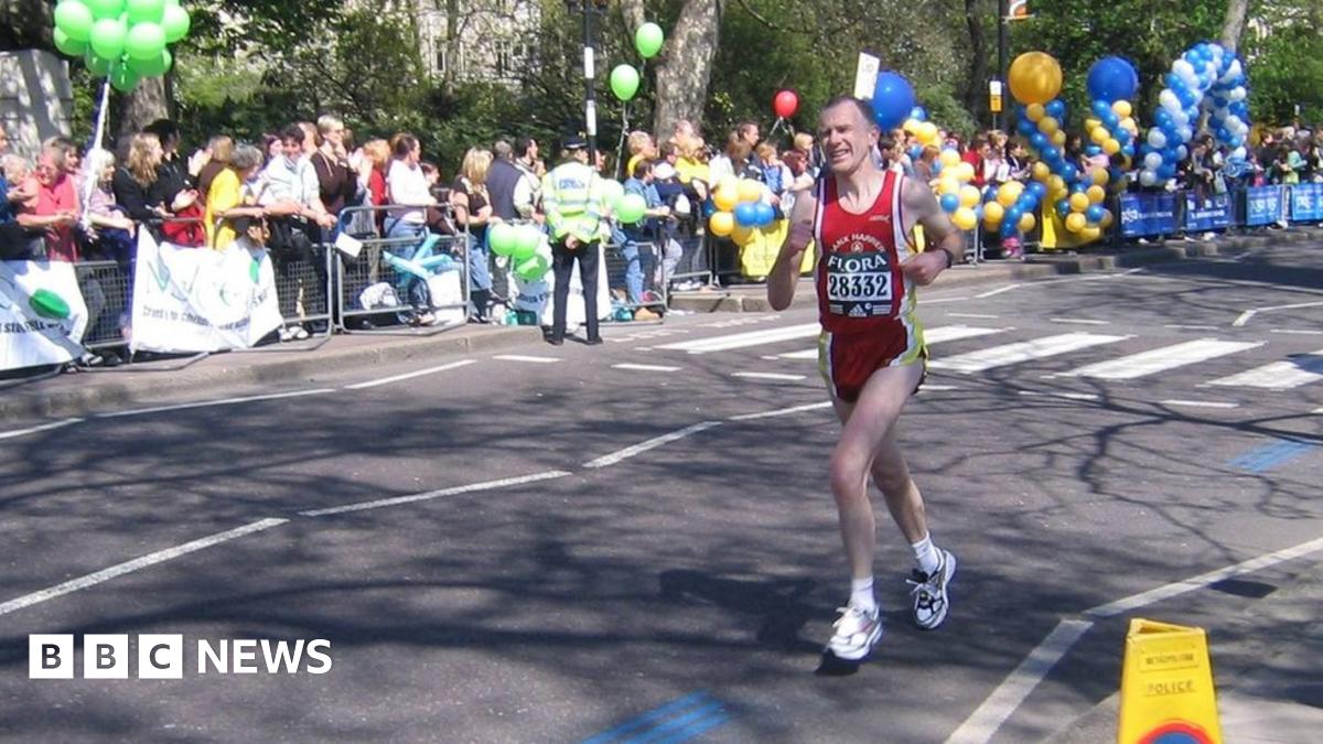 Murray Lambden: Manx runners in London Marathon tribute - BBC News