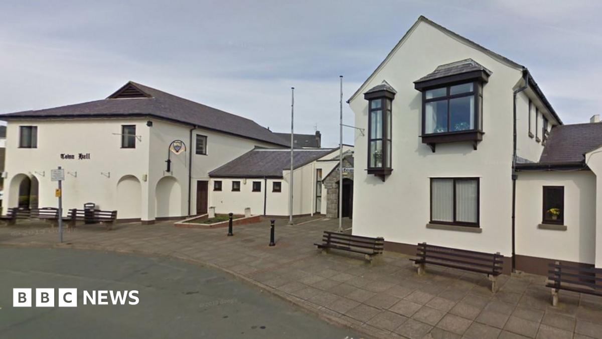 Castletown Commissioners set fixed charge for refuse collection - BBC News