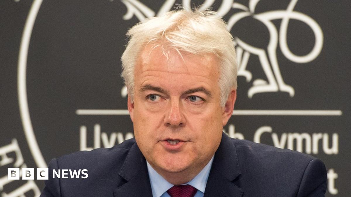 Carwyn Jones triggers probe into government bullying claims - BBC News
