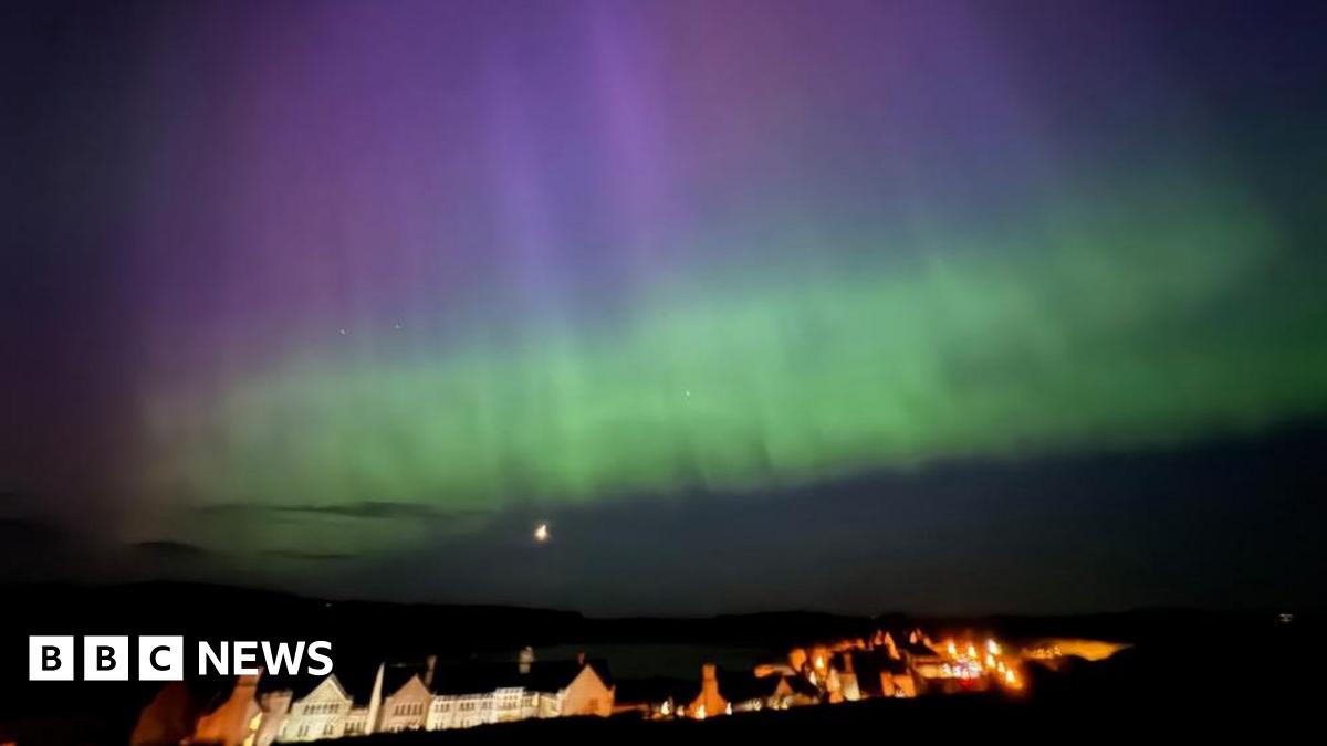 How to see the Northern Lights in the UK on Saturday night - BBC News