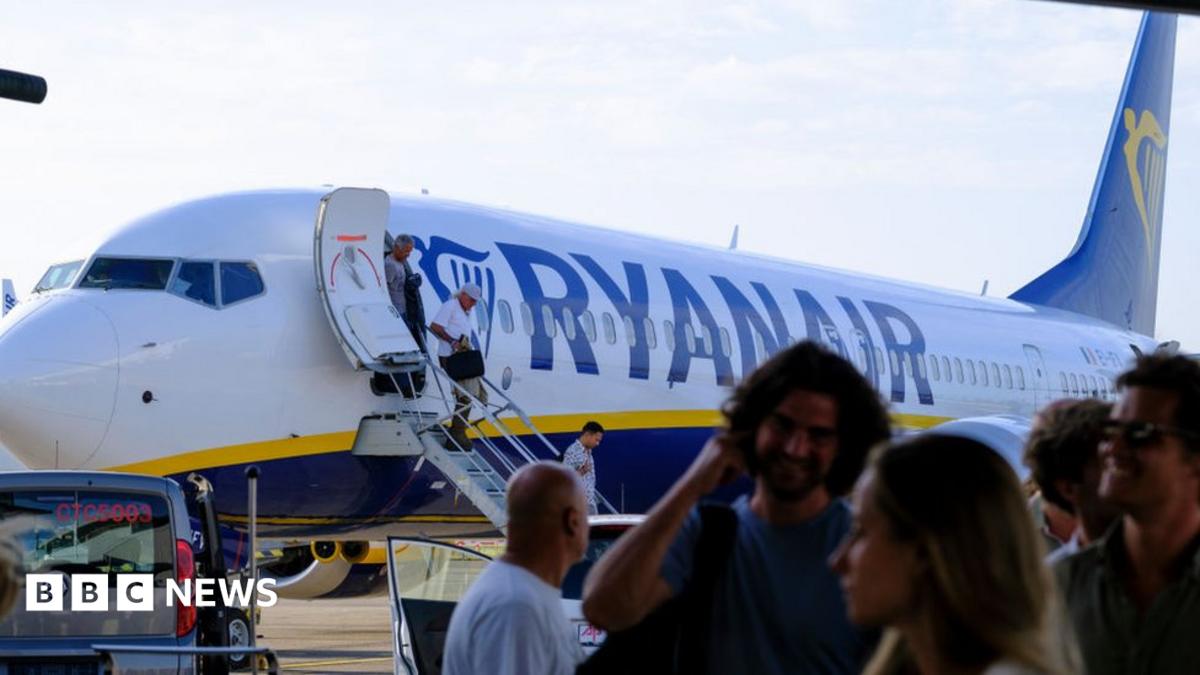 Ryanair hits out at Booking.com over flight cuts - BBC News