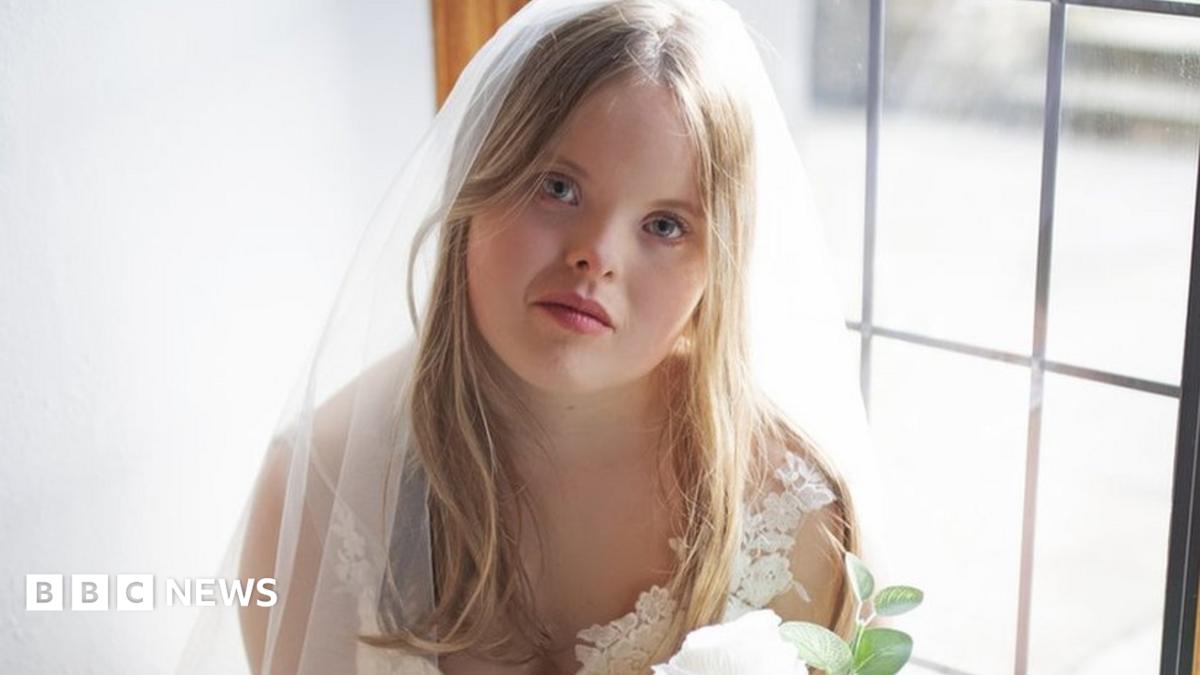 Down's syndrome: Model 'changing the face of fashion' - BBC News