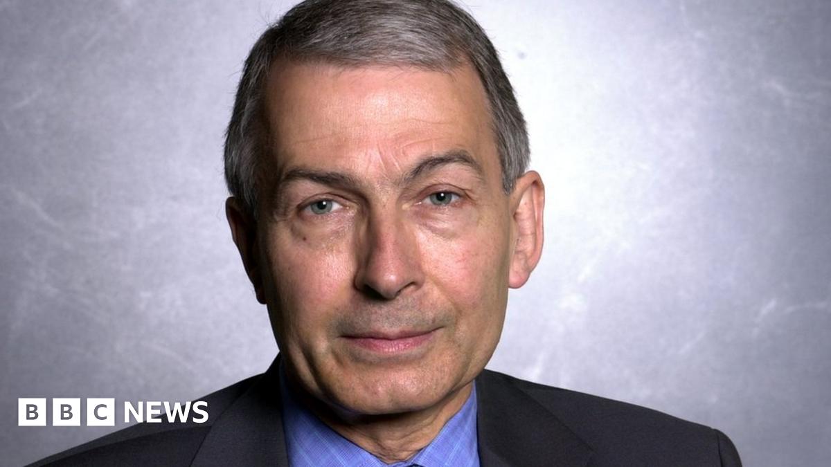 Frank Field: Labour MP who was a reformer, thinker and maverick - BBC News