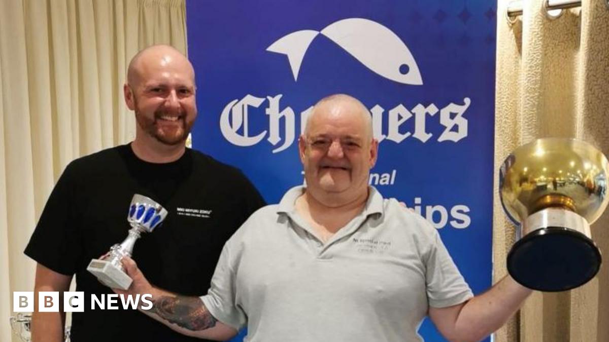 Special needs: Apology after bus fails to turn up for pool event - BBC News