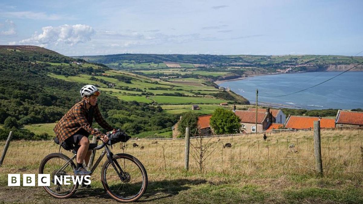 New Yorkshire coast cycling routes network unveiled - BBC News