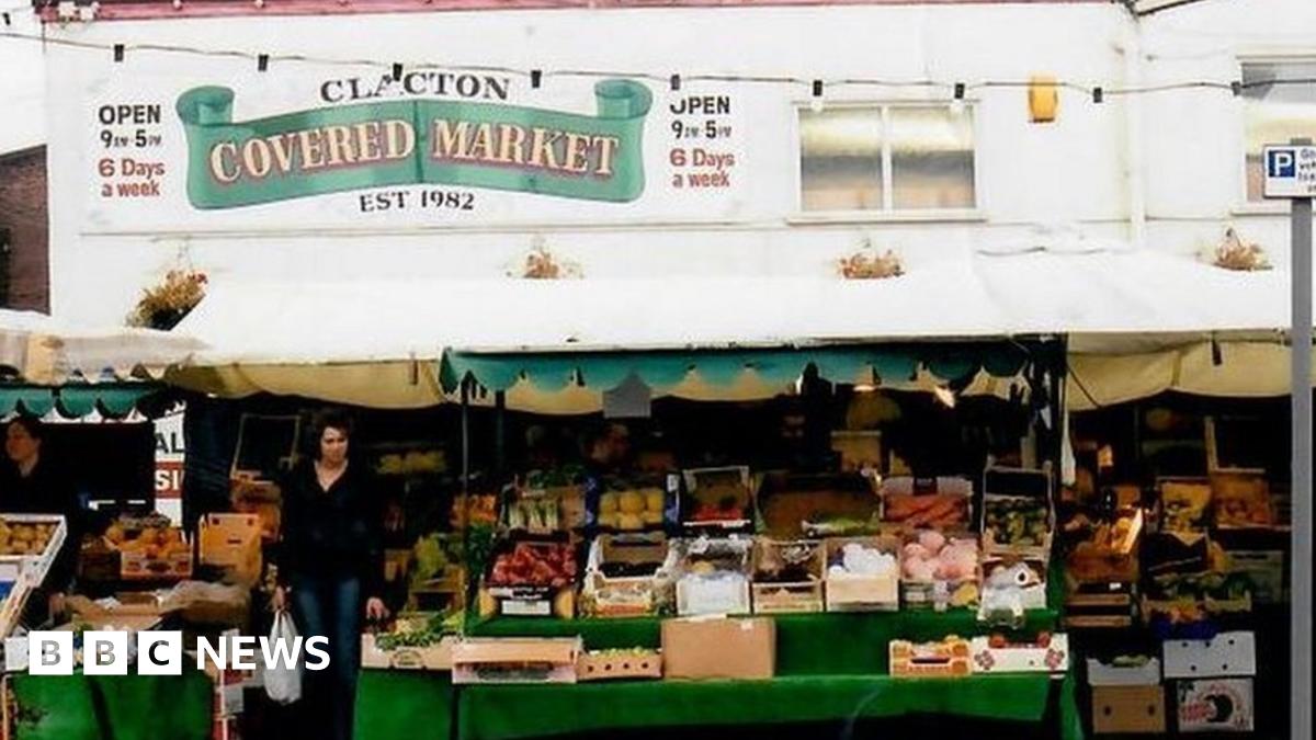 Clacton's last indoor market closes after 40 years - BBC News