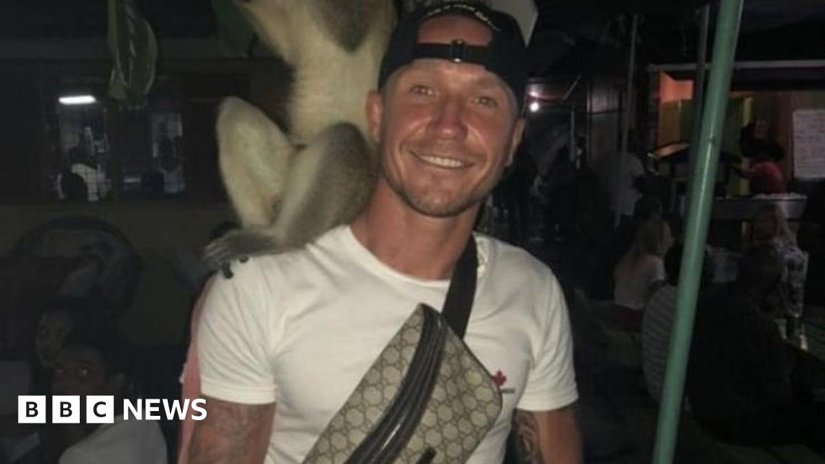 Rally for Sean Fitzgerald fatally shot by police - BBC News