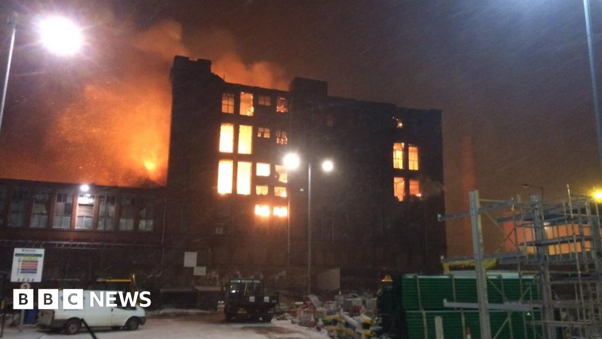 Firefighters tackle large blaze at Stalybridge mill - BBC News