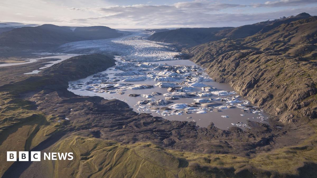 Images reveal Iceland's glacier melt - BBC News