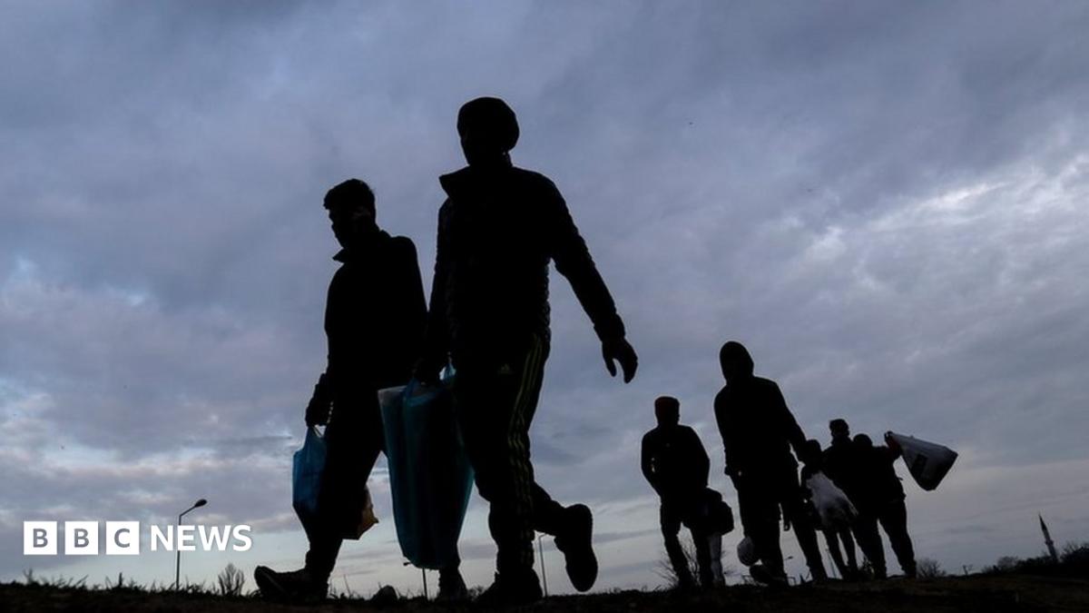 Dozens of migrants killed as boat sinks off Syrian coast - BBC News