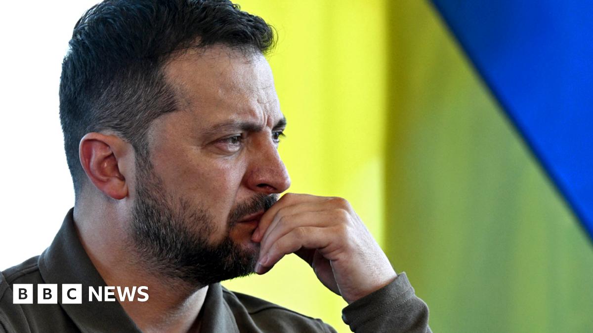 Ukraine war: Bakhmut 'not occupied' by Russia, says defiant Zelensky - BBC News