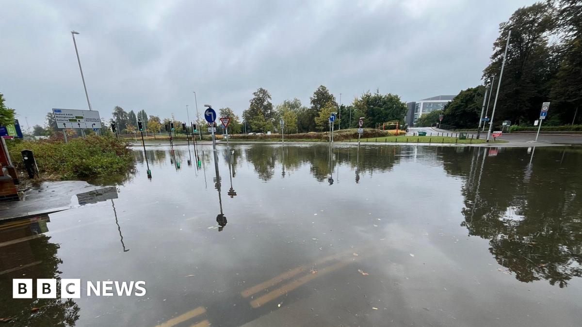 Northampton roads flood and events cancelled by heavy rain - BBC News