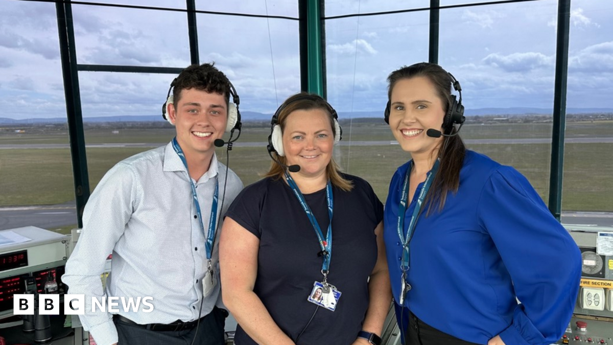 Inside Teesside Airport's air traffic control tower - BBC News