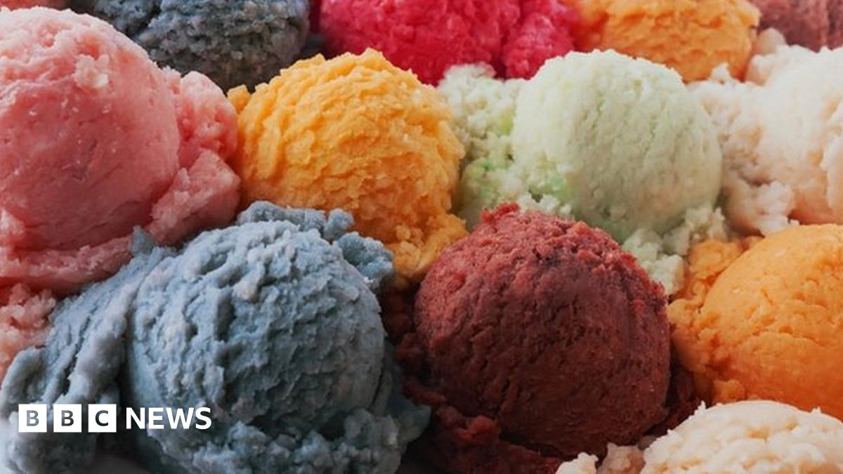 Ice cream licker in Texas whips up a storm - BBC News