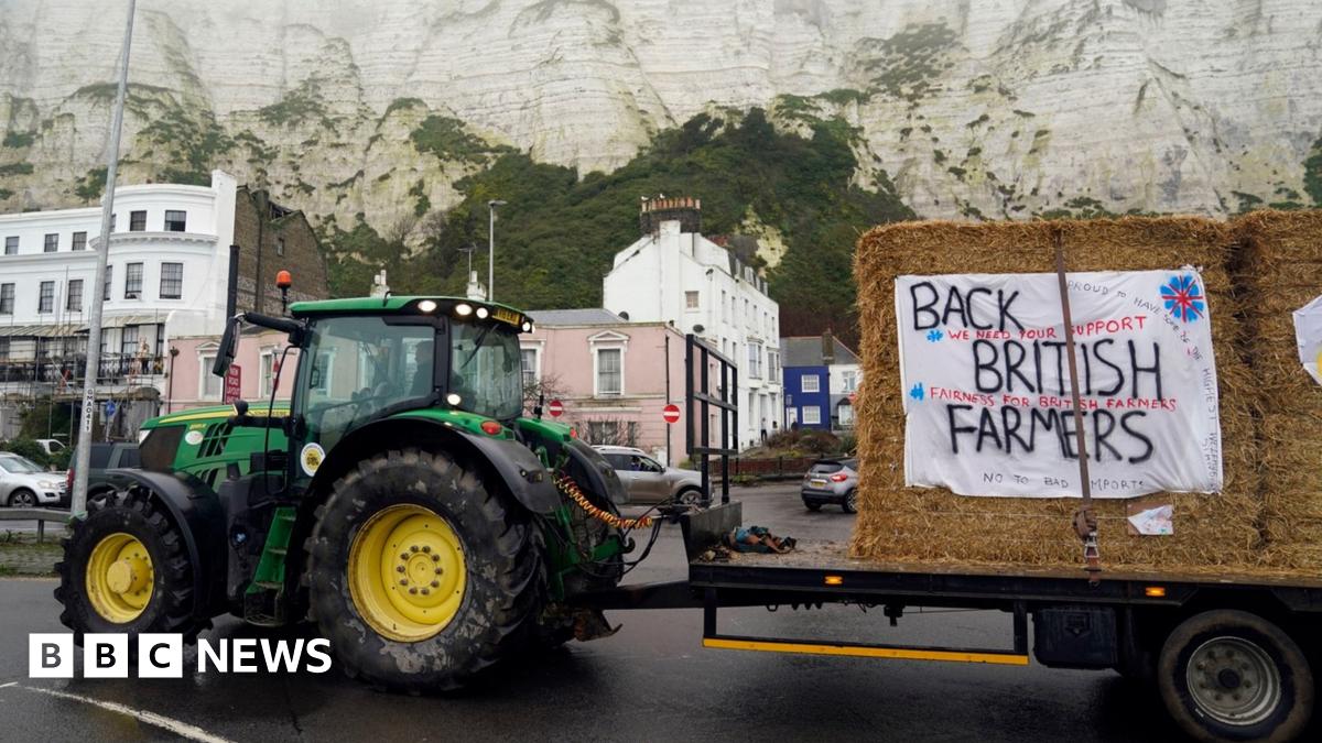Dover farmers launch tractor demo against 'unfair' prices - BBC News