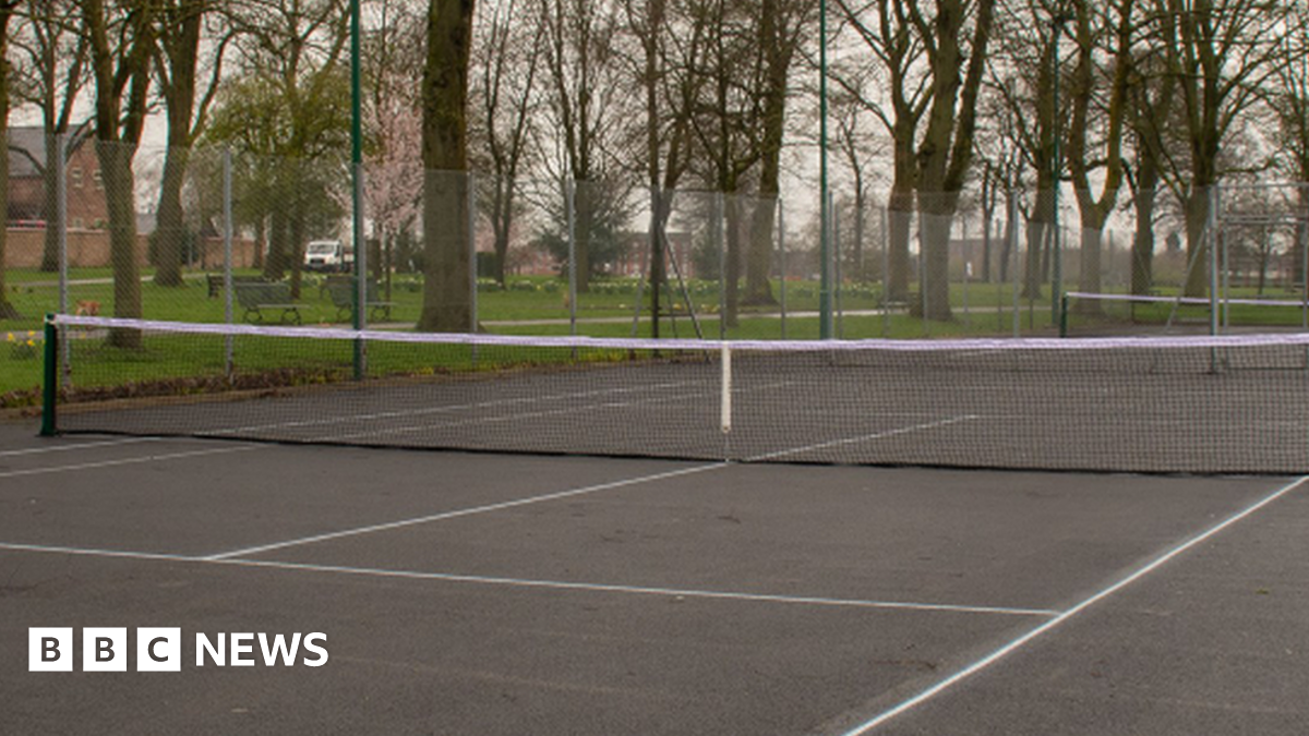 Nottinghamshire tennis courts reopen after £160,000 revamp - BBC News