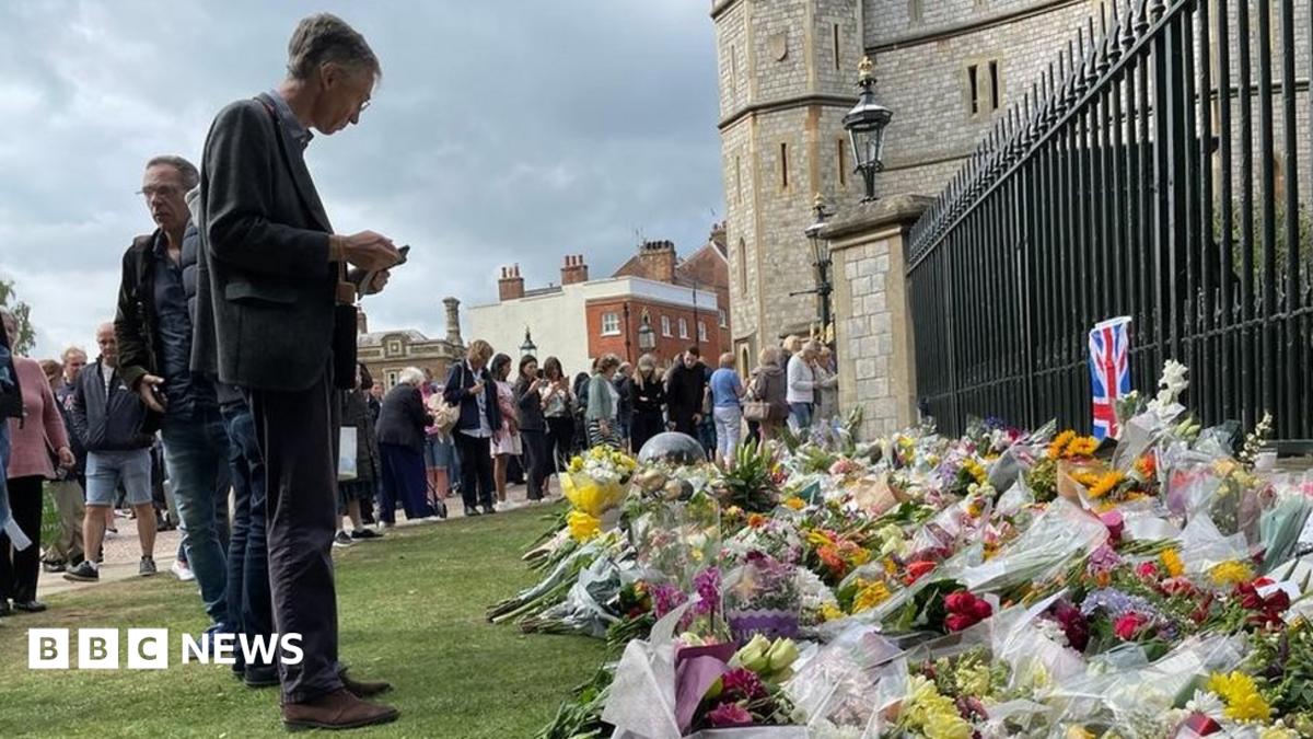 Queen Elizabeth II: 'Largest ever operation' to police Windsor Castle ...