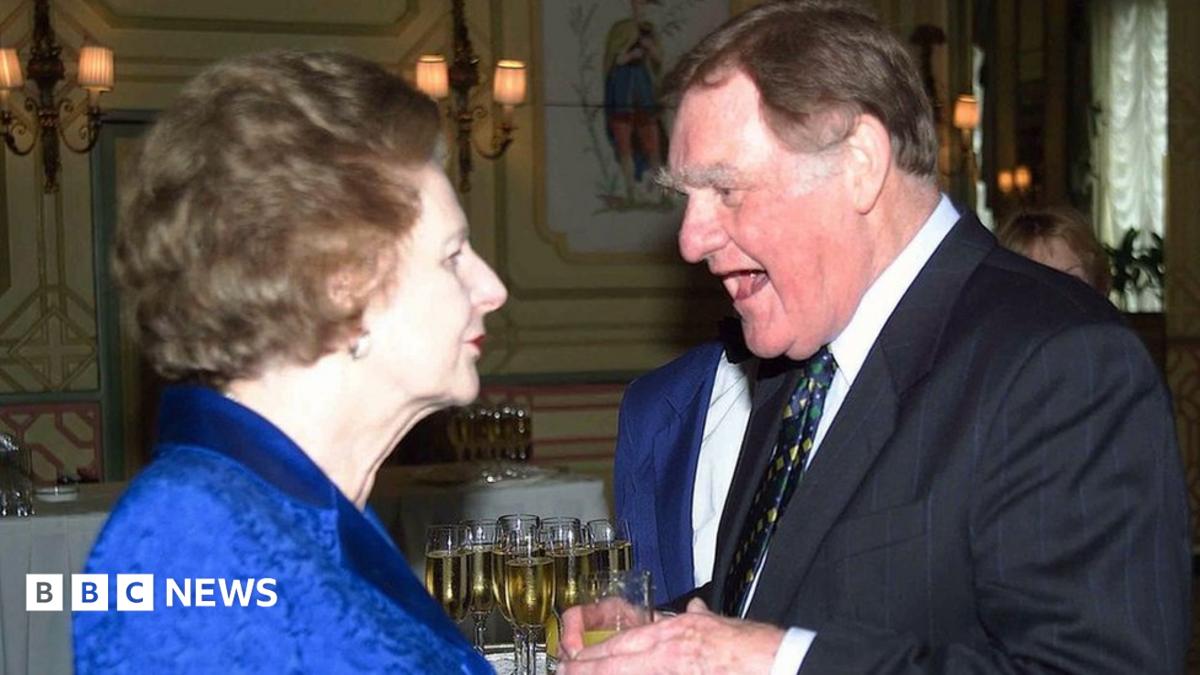 Bernard Ingham: Margaret Thatcher's press chief dies aged 90 - BBC News