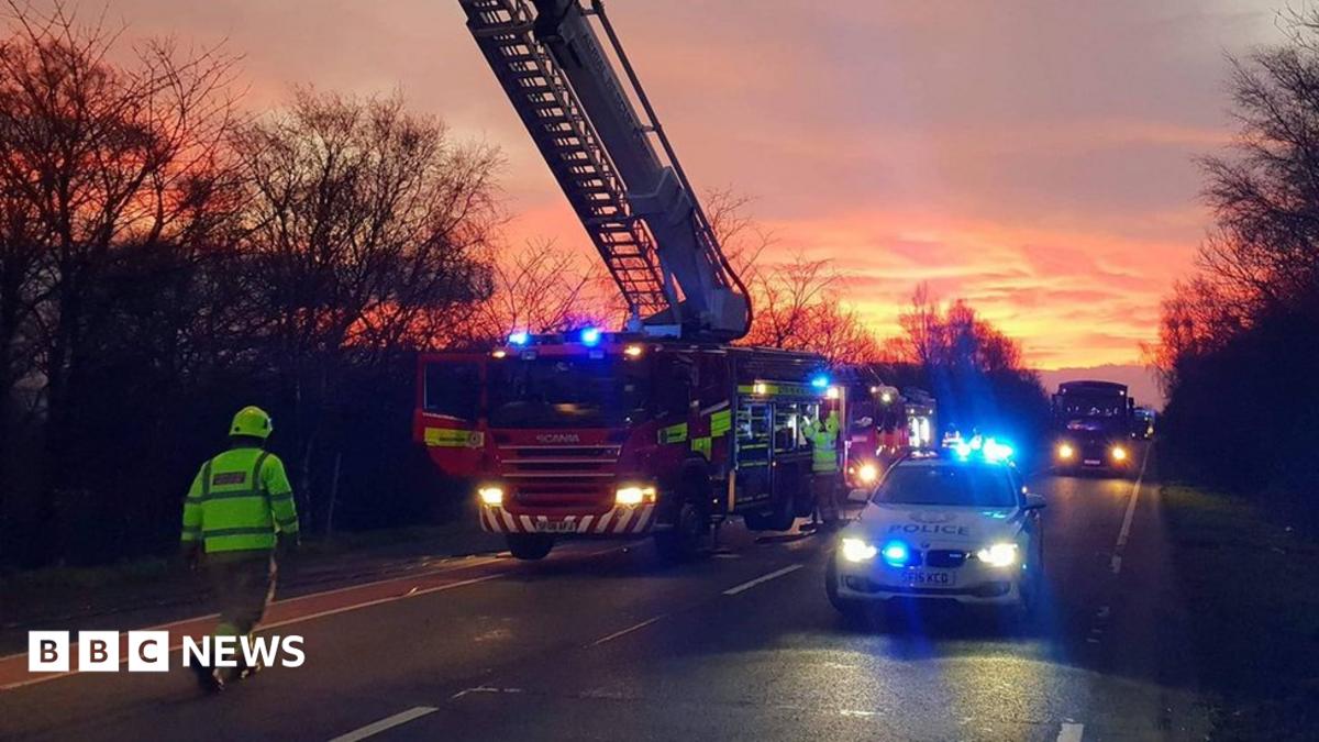 Three in hospital after A75 crash near Dumfries - BBC News