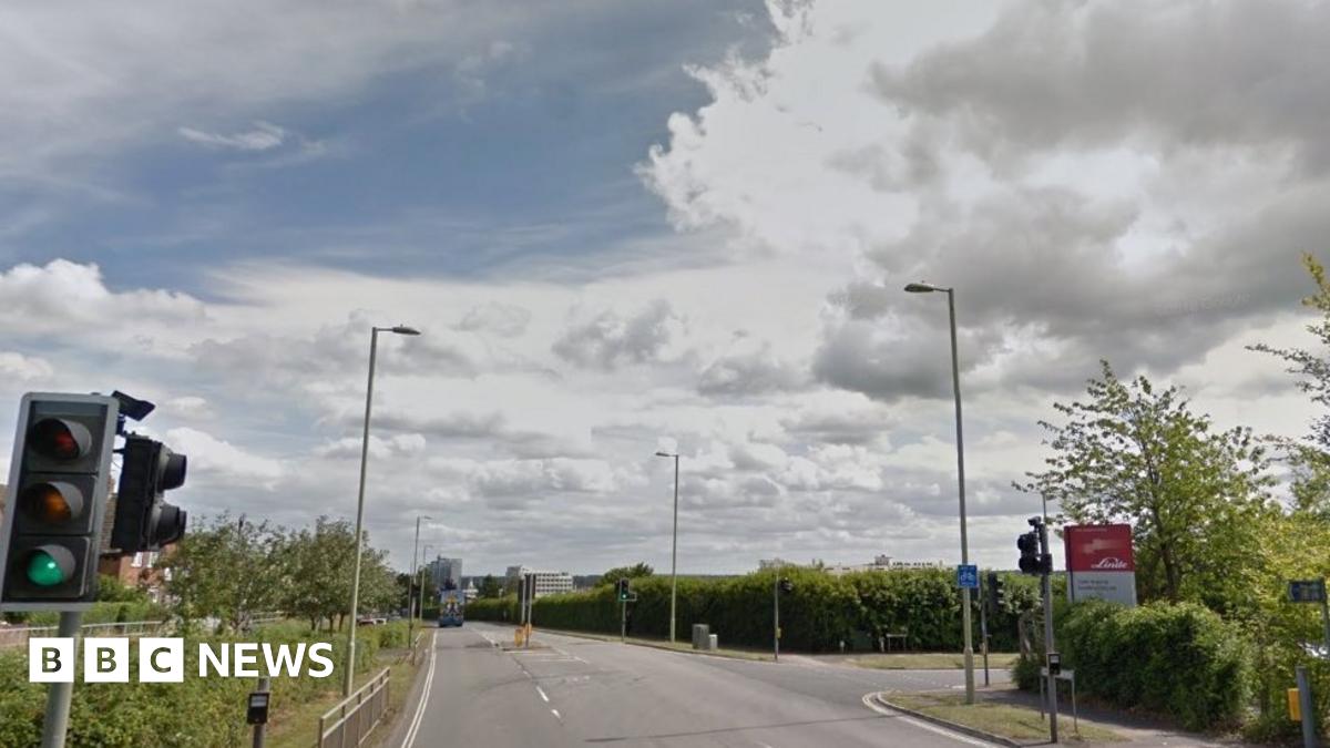 Motorcyclist killed in Basingstoke lorry crash - BBC News