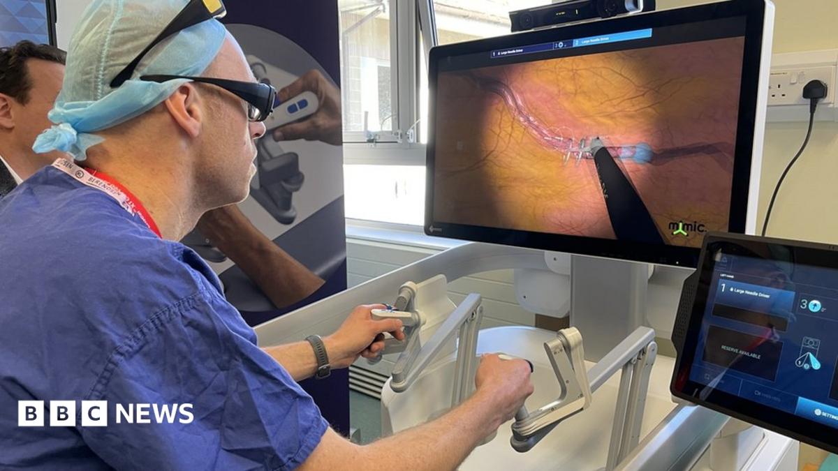 Robotic surgery: Cornwall surgeon to raise money towards new technology ...