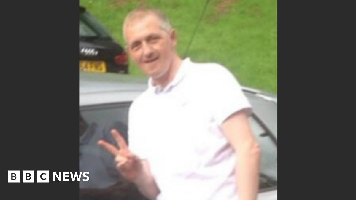 Gary Reilly jailed over murder of Paul McCarroll - BBC News