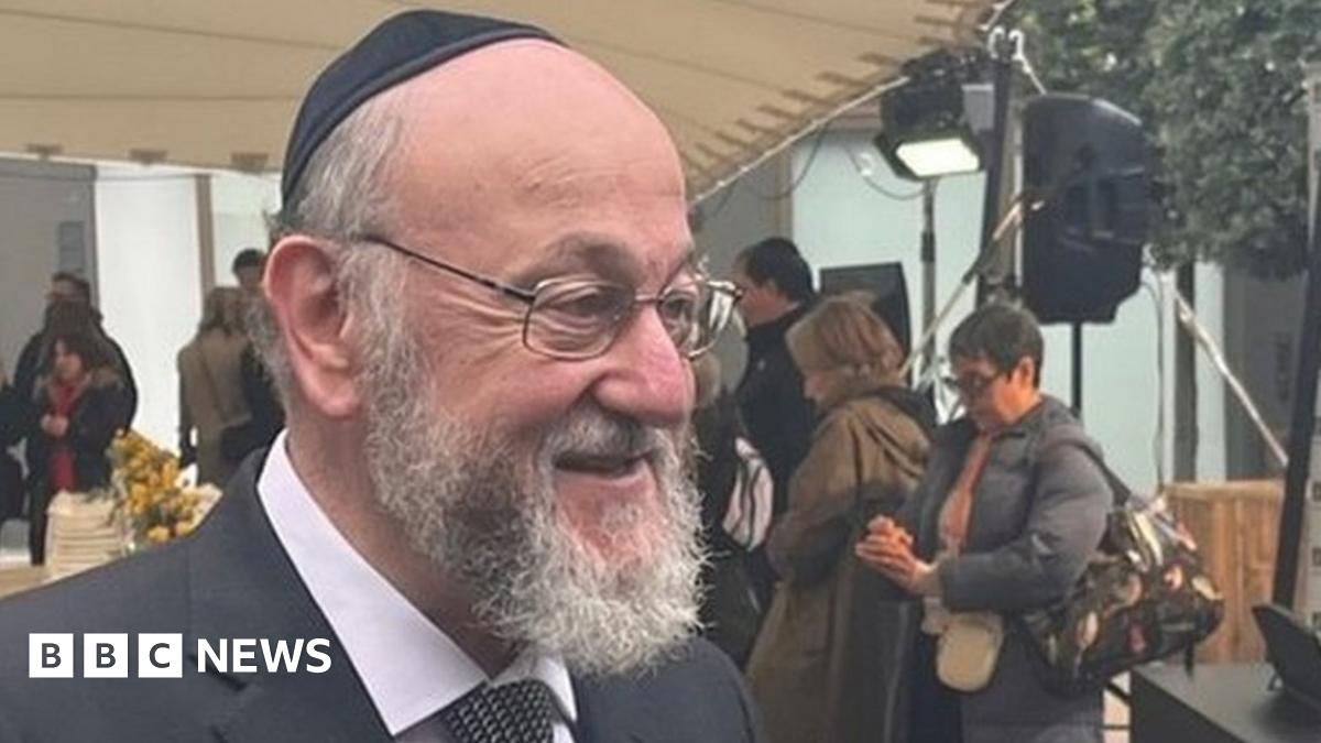 Israel-Gaza: Chief Rabbi Ephraim Mirvis speaks of hopes for peace - BBC ...