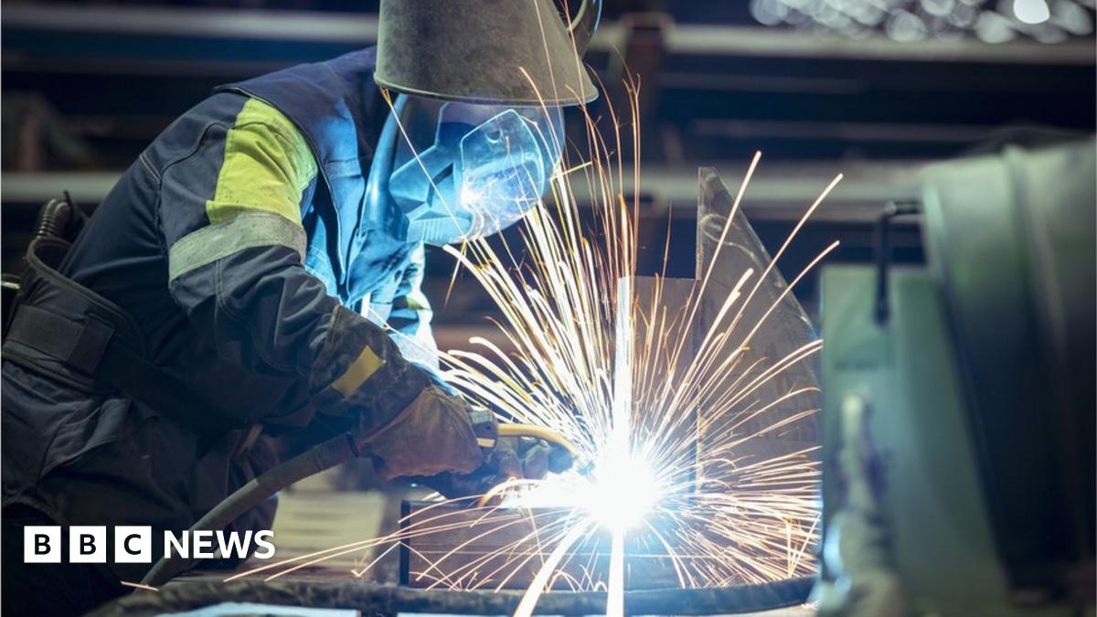 TUC: Jobs at risk if UK fails to hit carbon emissions target - BBC News