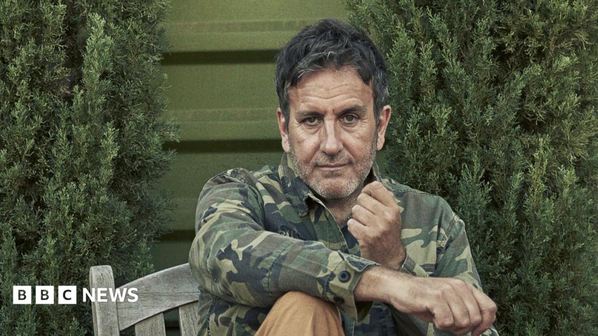 Coventry pays tribute to Terry Hall of The Specials - BBC News