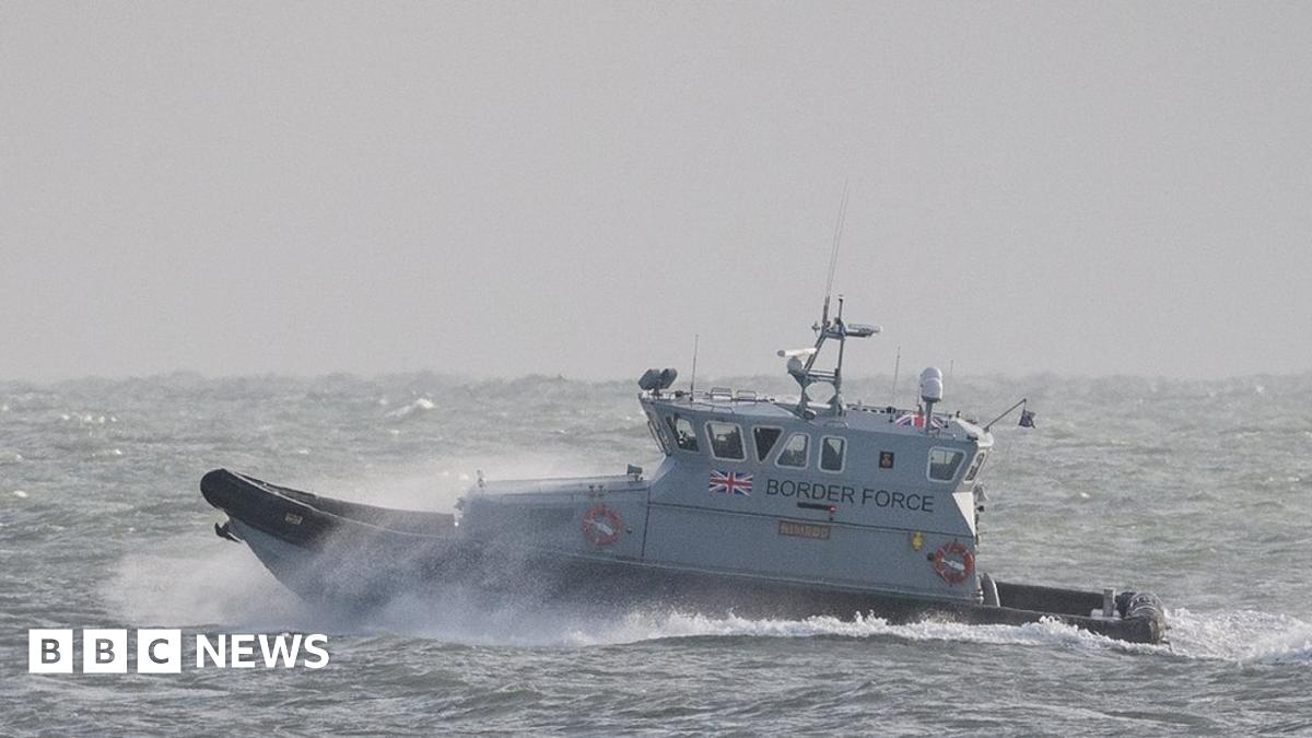 English Channel migrant crossings: Six boats land over weekend - BBC News