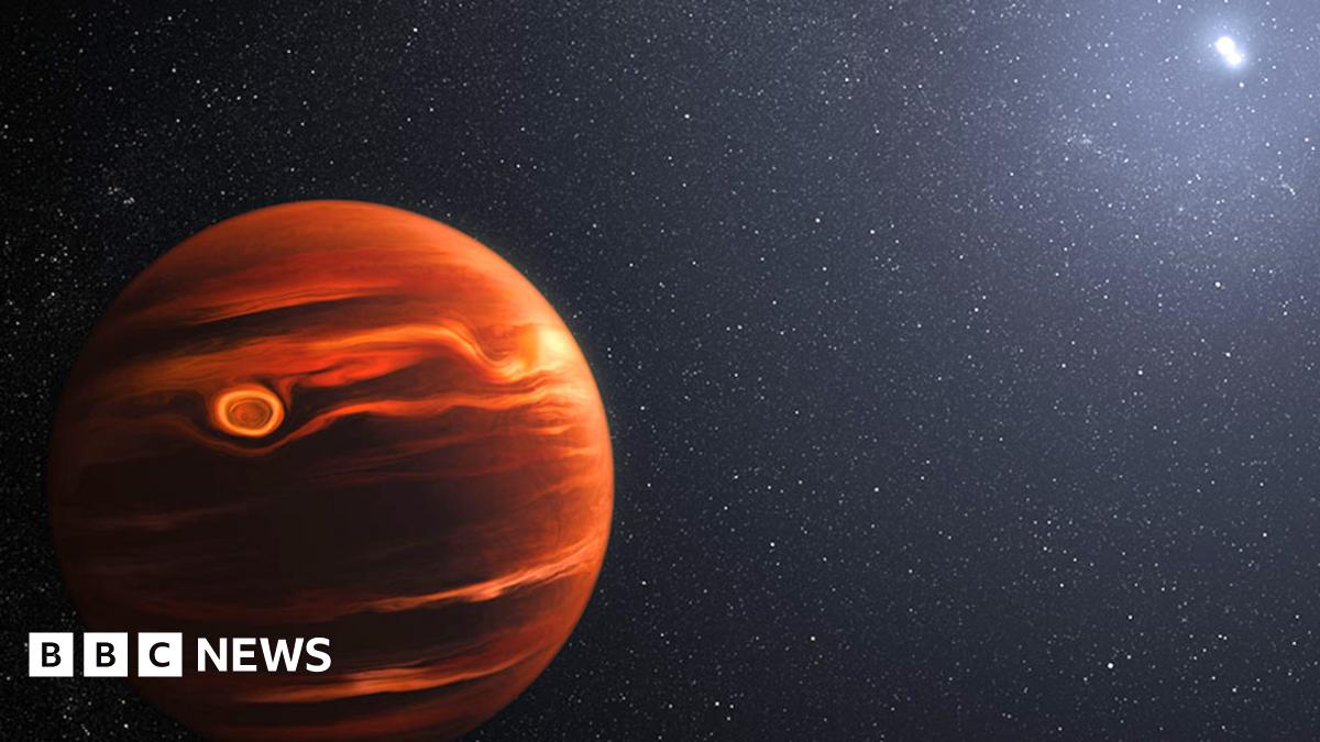 James Webb telescope detects dust storm on distant world - BBC News