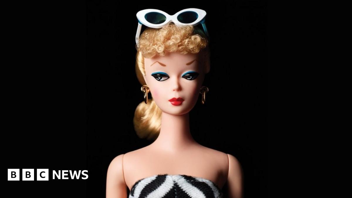 London Barbie exhibition to feature first-edition doll - BBC News