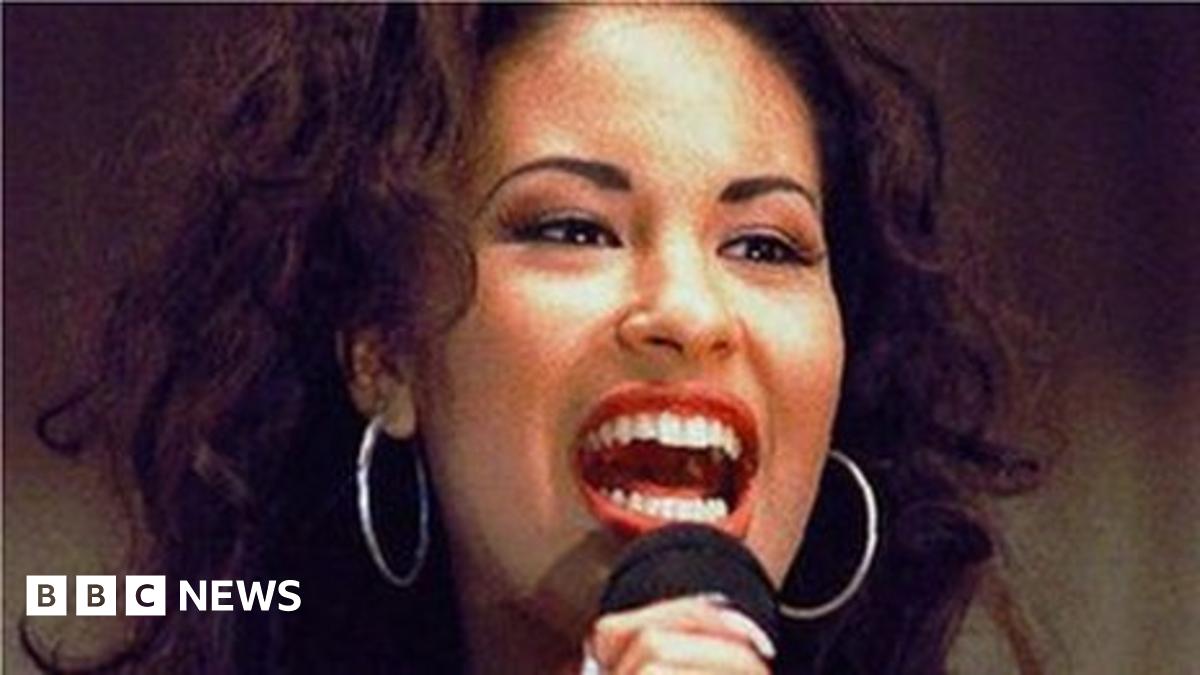 Selena Quintanilla: The tragic Latin pop icon who still inspires - BBC News