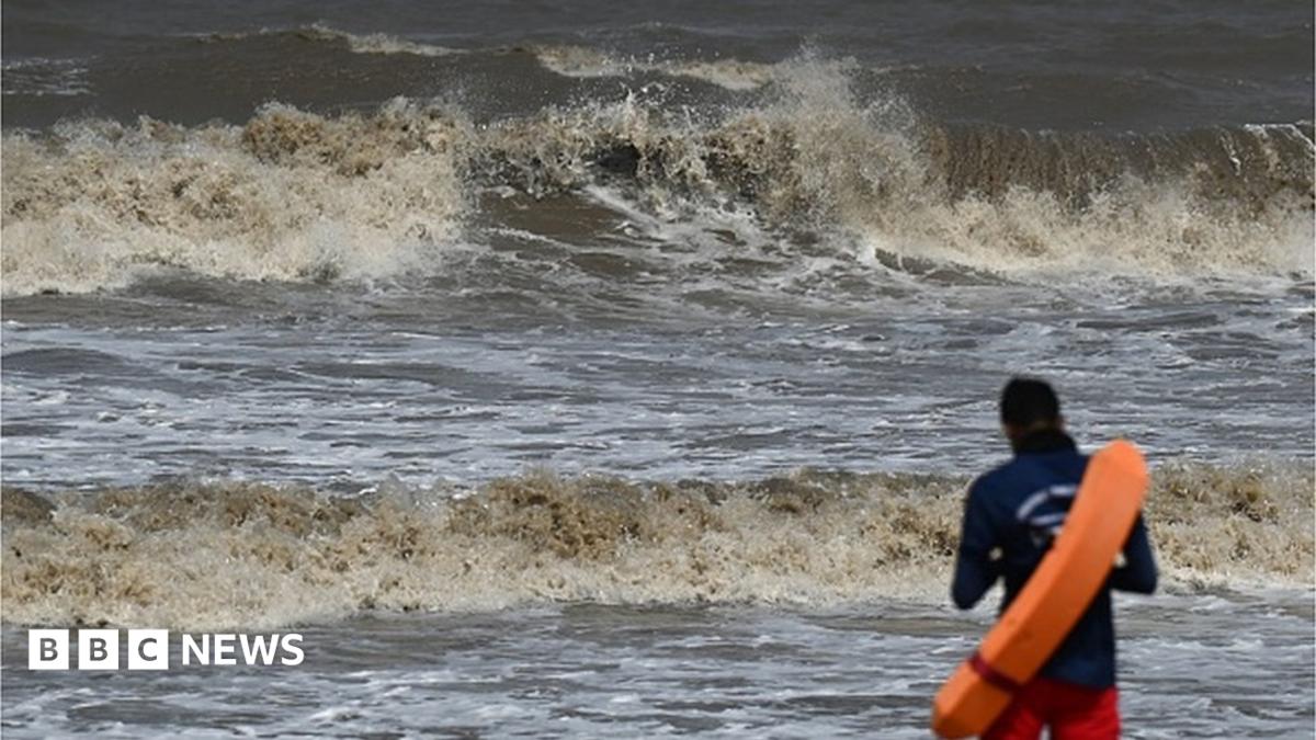 Biparjoy: India, Pakistan evacuate thousands ahead of cyclone - BBC News