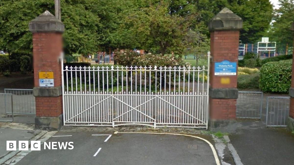 Taunton race attack good Samaritan assaulted - BBC News