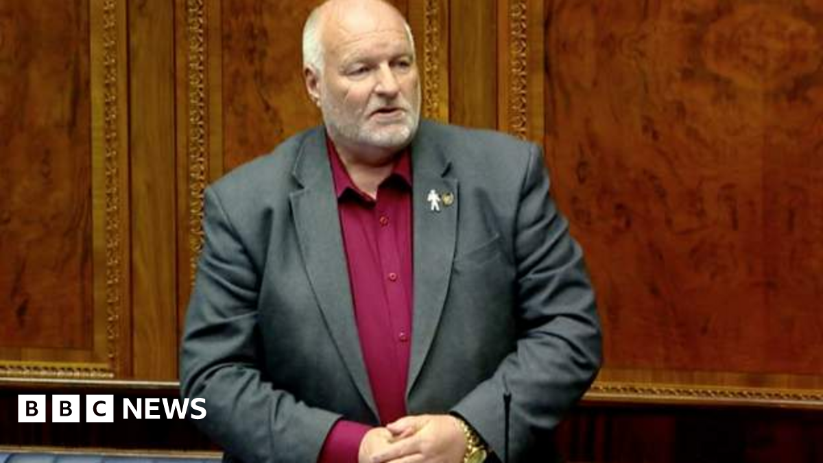 David Hilditch: DUP assembly member retires on health grounds - BBC News