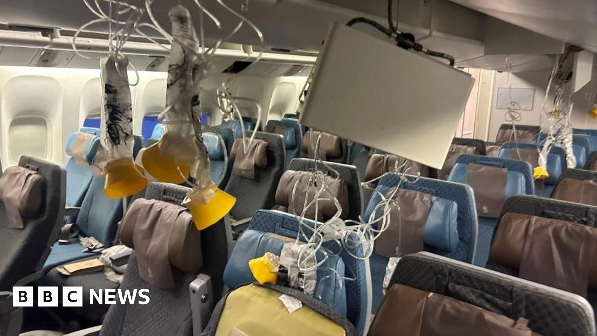Singapore Airlines flight live: CEO apologises for 'traumatic ...
