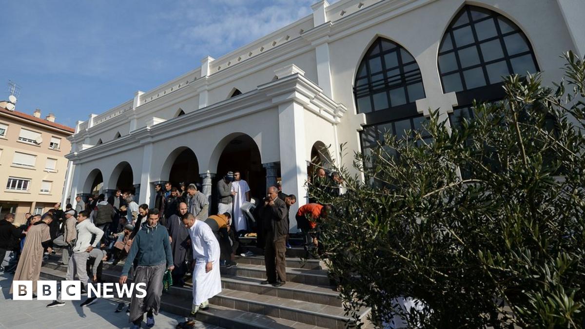 France seeks more influence over mosques to stop jihadists - BBC News